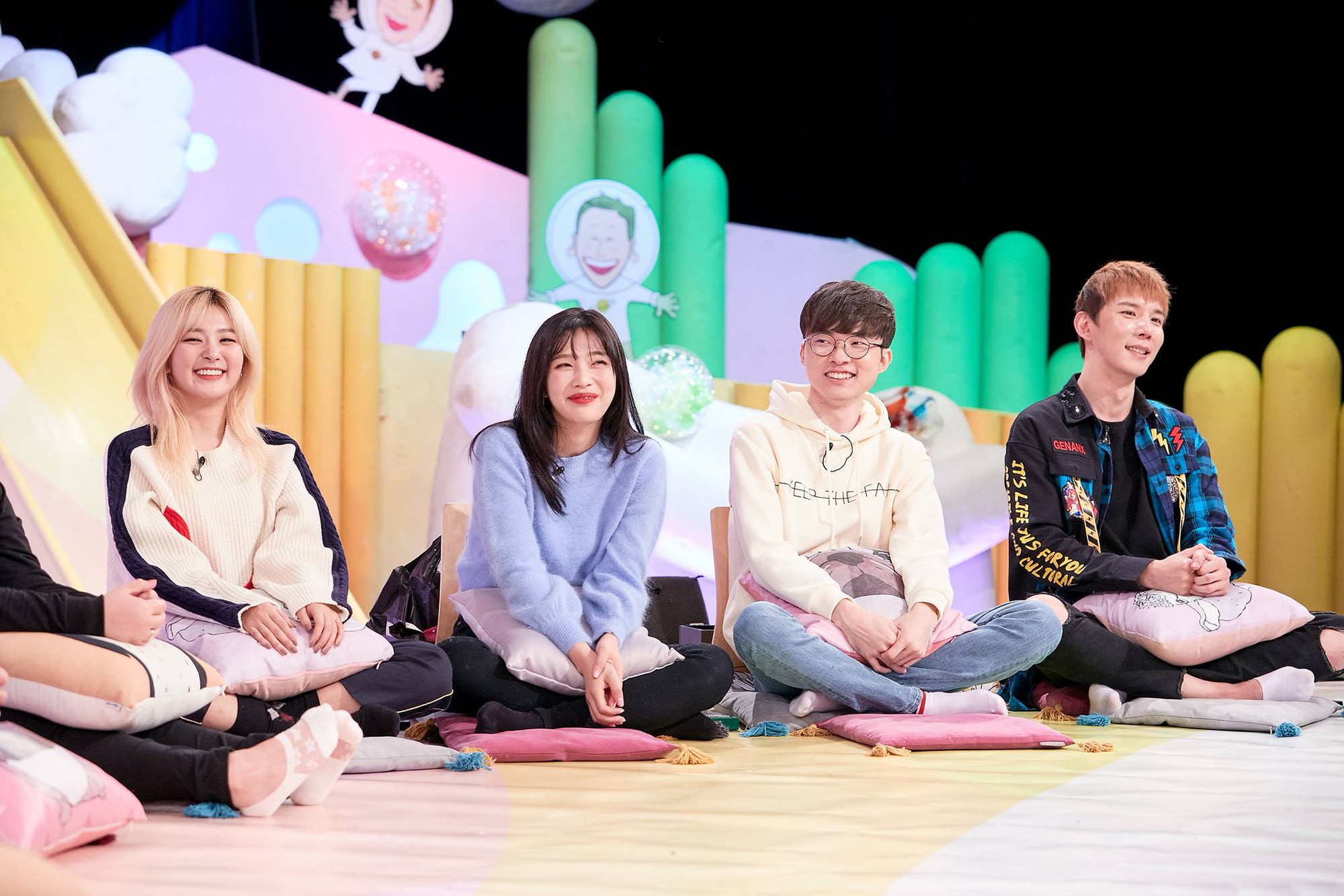 Phản ứng thú vị của Faker khi được diện kiến thần tượng Red Velvet: Khi ...