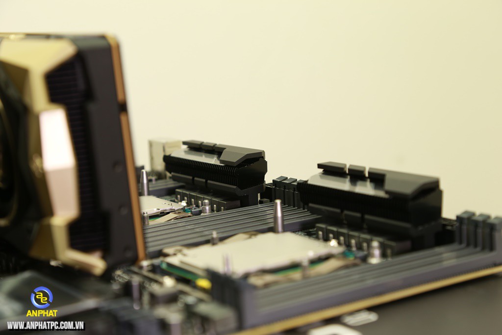 Trên tay CPU Intel Xeon Platinum 8180: Bộ vi xử lý 28 nhân siêu đắt ...