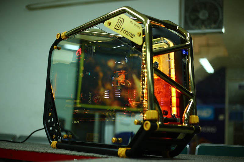 Nhìn dàn máy tính chiến game 200 triệu đồng này ai mà không thèm cơ chứ