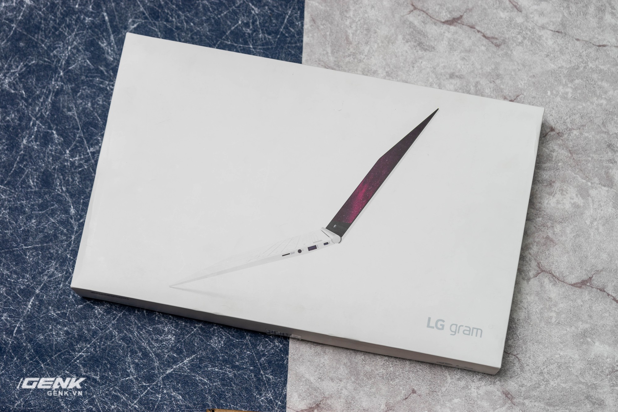 Đập hộp máy tính xách tay LG Gram 2018 - Mạnh mẽ nhưng nhẹ như lông hồng