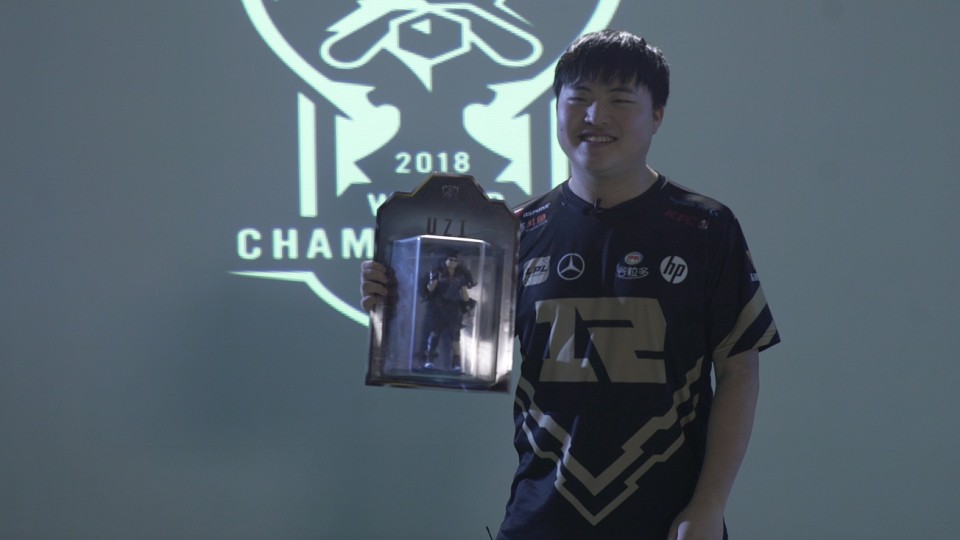 Cận cảnh bộ tượng Figure cực ngầu do chính Riot sản xuất theo MV RISE ...