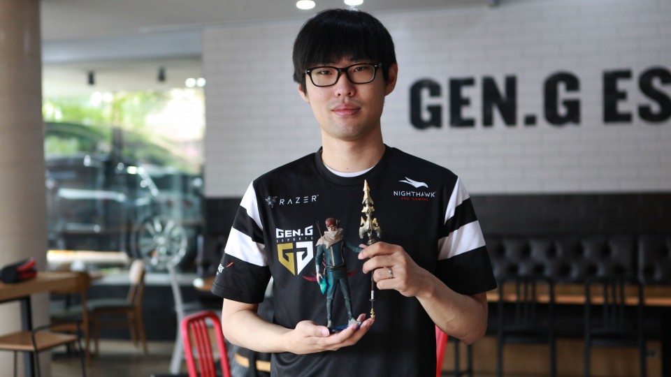 Cận cảnh bộ tượng Figure cực ngầu do chính Riot sản xuất theo MV RISE ...