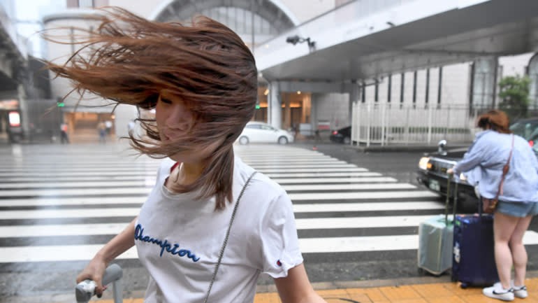 Hình ảnh có thật, nhìn như ngày tận thế trên phim: siêu bão Jebi lớn ...