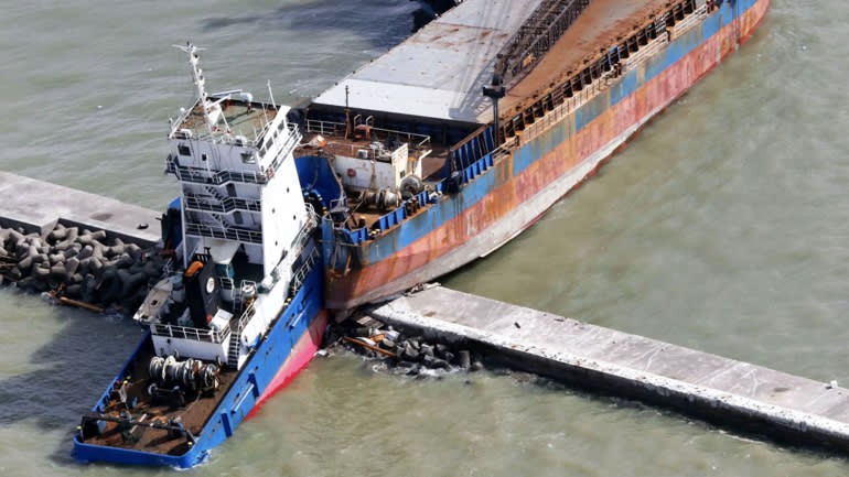 Hình ảnh có thật, nhìn như ngày tận thế trên phim: siêu bão Jebi lớn ...