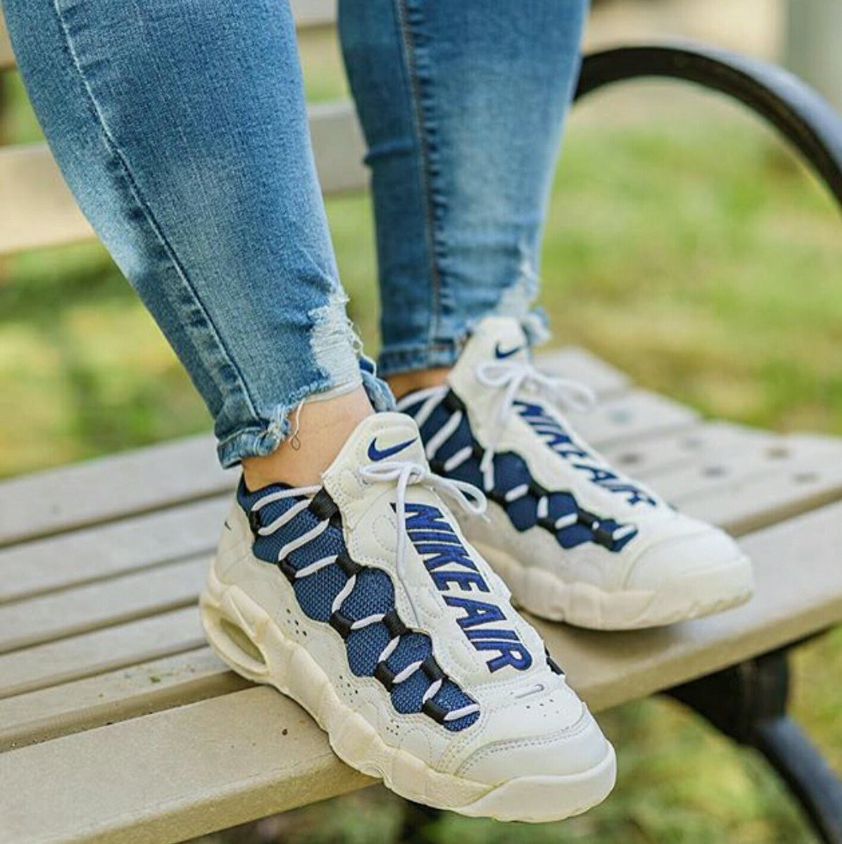 Lấy cảm hứng từ tiền yên Nhật, Nike Air Mo' Money JP là một trong những ...