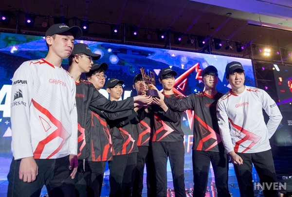 Cộng đồng Reddit bàn tán về chiếc cup KeSPA của Griffin: "Chúc mừng GRF vô địch CKTG 2019"