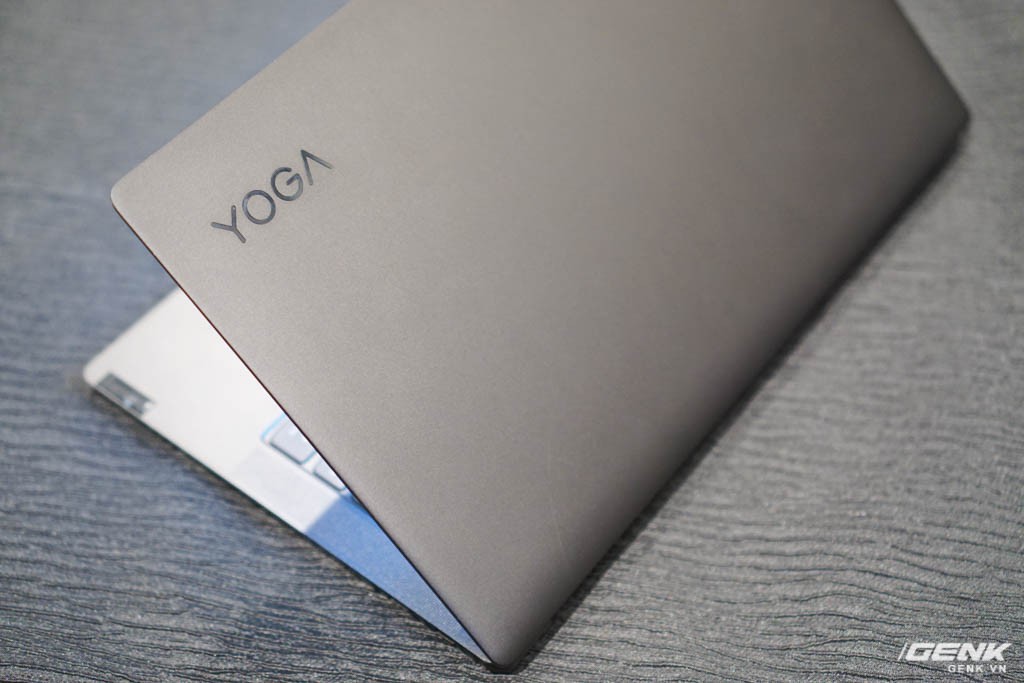 [CES 2019]: Lenovo S940, laptop thứ hai dùng tai thỏ ngược để đặt ...