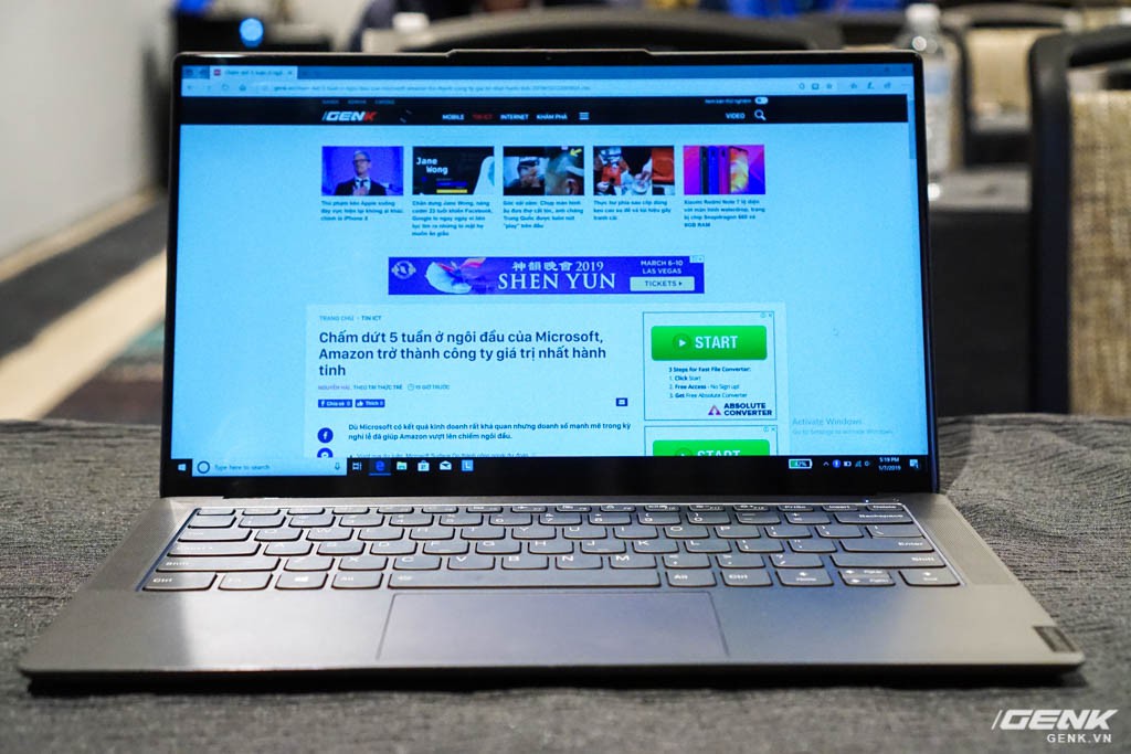 [CES 2019]: Lenovo S940, laptop thứ hai dùng tai thỏ ngược để đặt ...
