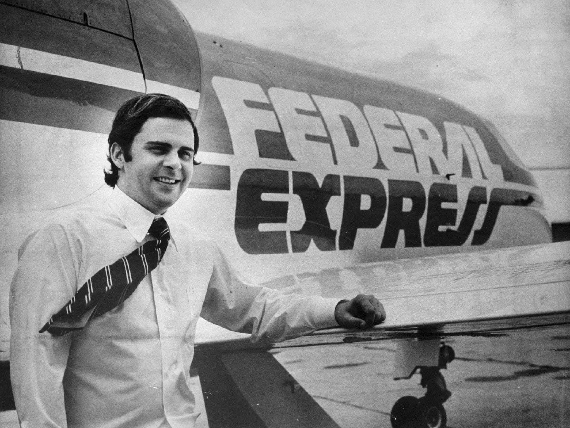 Bạn có biết: FedEx từng suýt phá sản, may mà nhà sáng lập cầm hết tiền ...