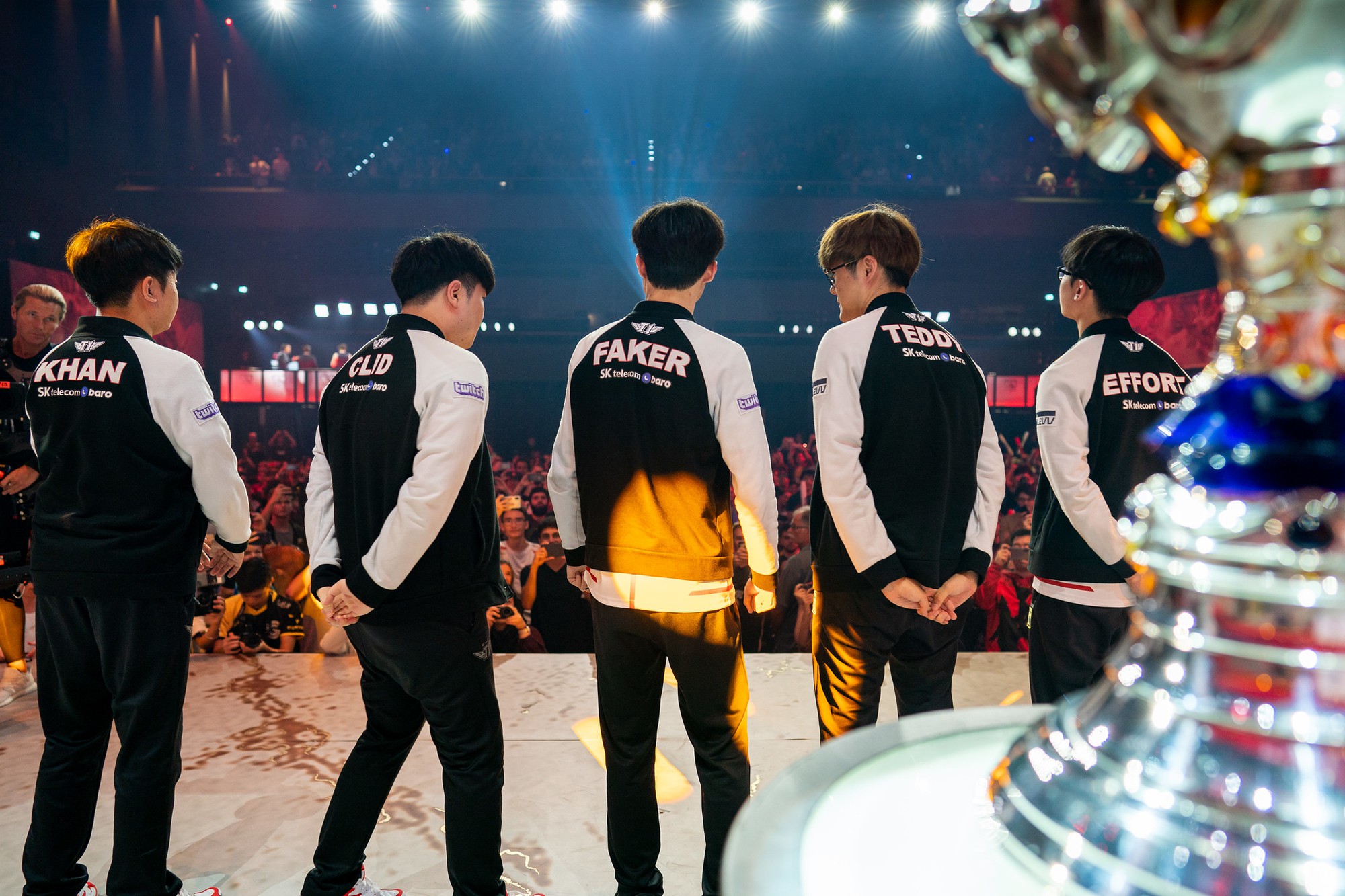 LMHT - Vòng bảng CKTG ngày 4: SKT và G2 bất bại lượt đi, GAM Esports ...