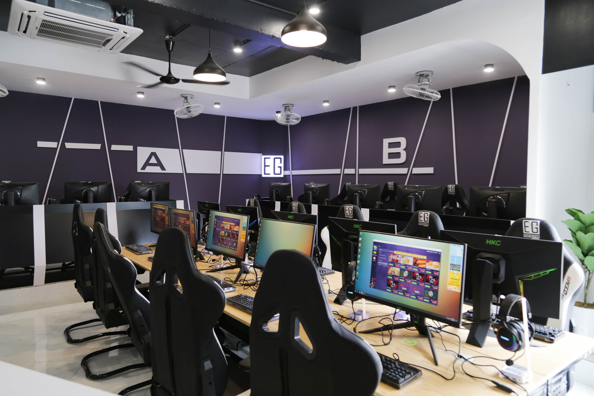 Đột nhập Energy Cyber Gaming Phùng Khoang: Chơi game đã có máy khủng ...