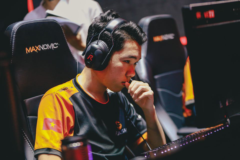 Slayder chính thức gia hạn hợp đồng với Team Flash, giấc mộng mang tên ...