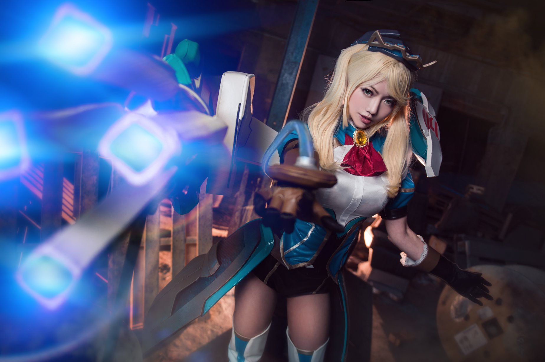 Liên Quân Mobile: Ngắm nhìn nhan sắc dễ thương của nữ cosplayer xạ thủ bắn liên thanh Capheny