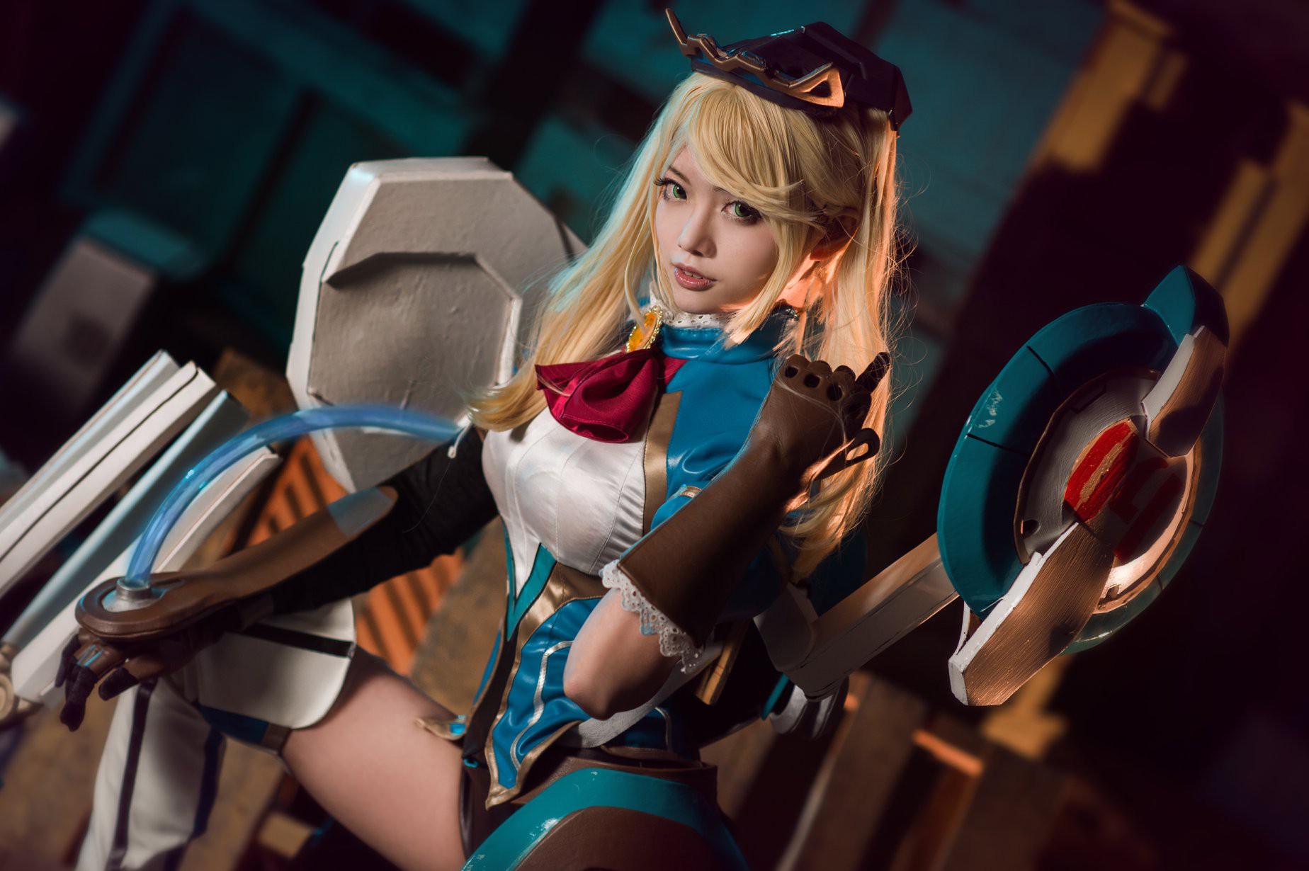 Liên Quân Mobile: Ngắm nhìn nhan sắc dễ thương của nữ cosplayer xạ thủ bắn liên thanh Capheny