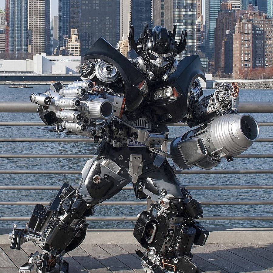 Mãn nhãn với bộ sưu tập robot Transformers được chế biến từ phế liệu cũ