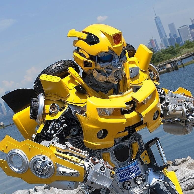 Mãn nhãn với bộ sưu tập robot Transformers được chế biến từ phế liệu cũ