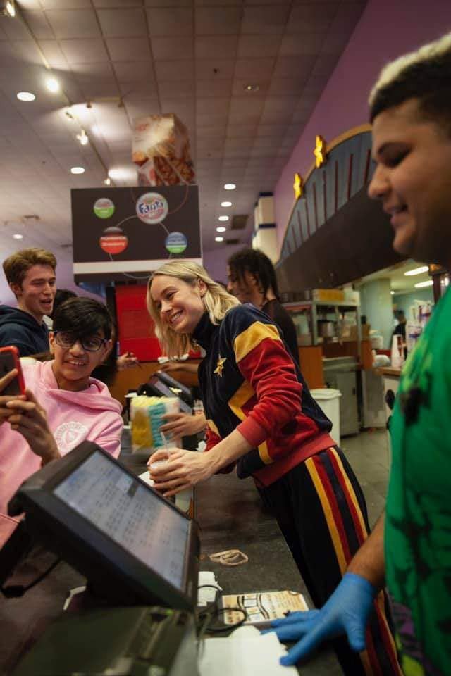 Chán làm siêu anh hùng Captain Marvel chuyển nghề sang làm "chị đại ...
