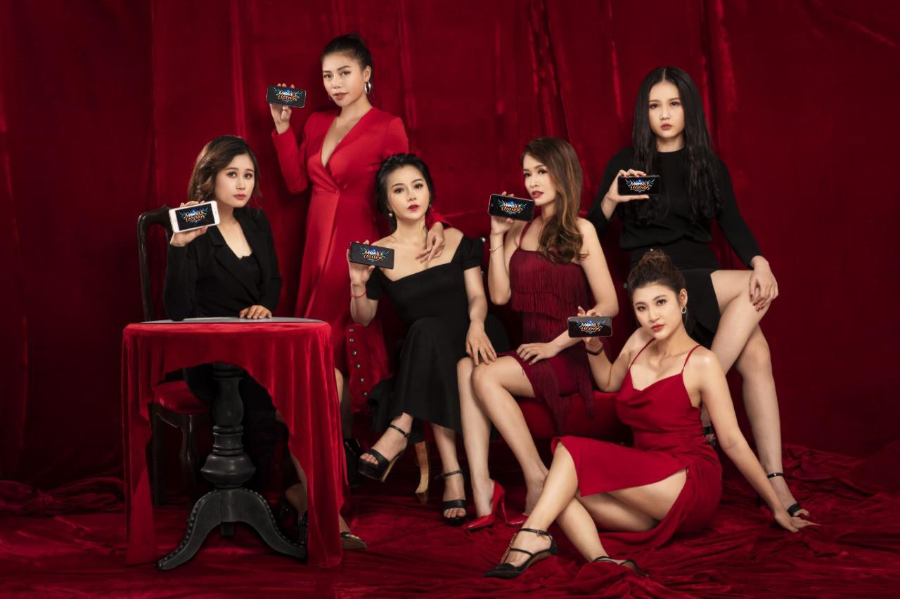 THE RED GIRLS – những cơn bão lửa nóng bỏng nhất của làng esports Việt