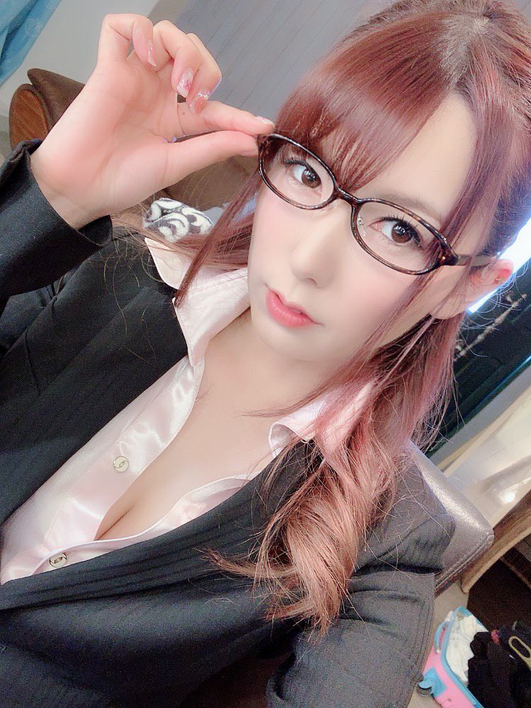 Nữ Thần Yui Hatano Kỷ Niệm 10 Năm Vào Nghề Bất Ngờ Nhận được Quà Toàn