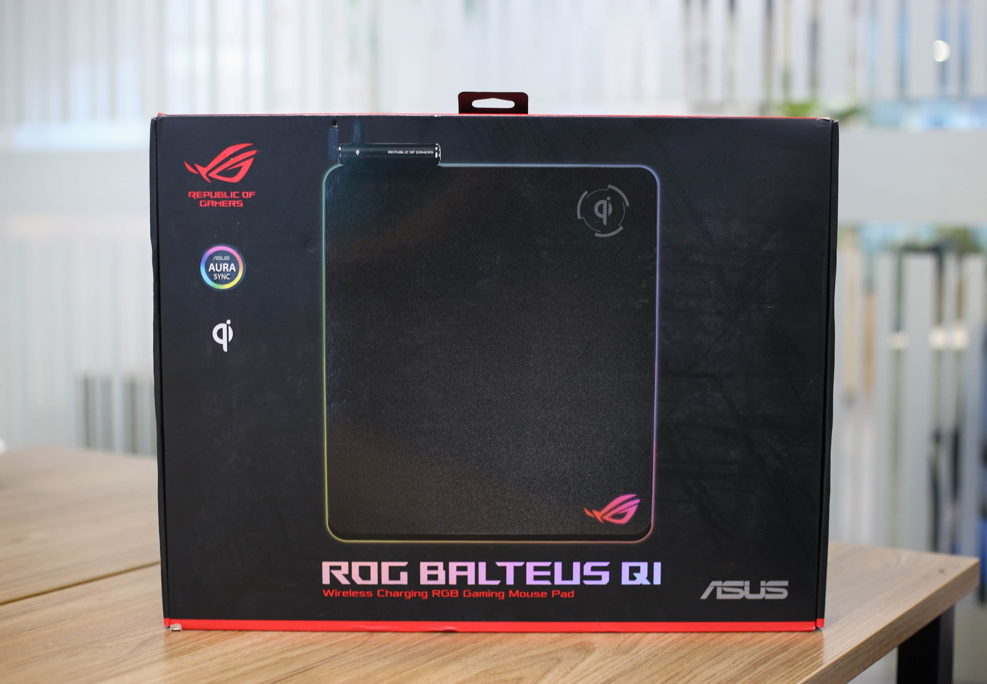 Cận cảnh Asus ROG Balteus Qi - Pad chuột phải sắm cho game thủ dùng ...