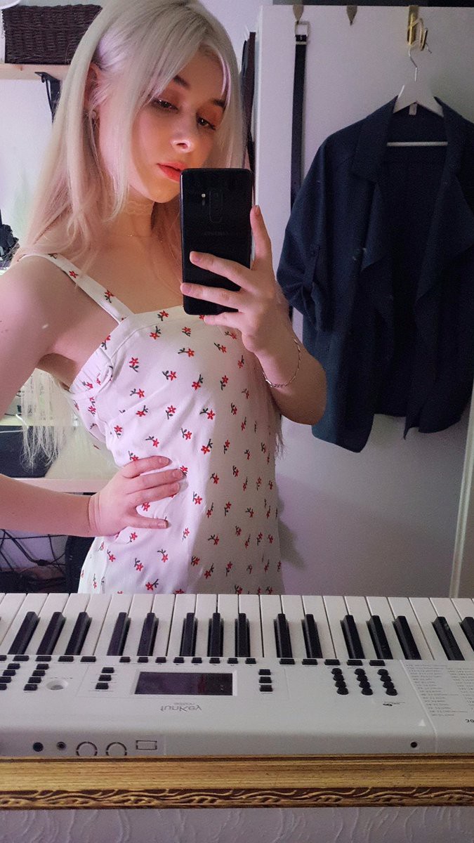 LMHT: Ngẩn ngơ trước nhan sắc thiên thần của Yuli - Nữ trọng tài hot ...