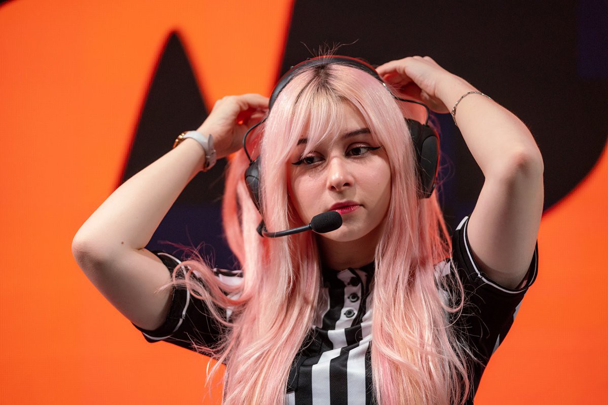 LMHT: Ngẩn ngơ trước nhan sắc thiên thần của Yuli - Nữ trọng tài hot ...