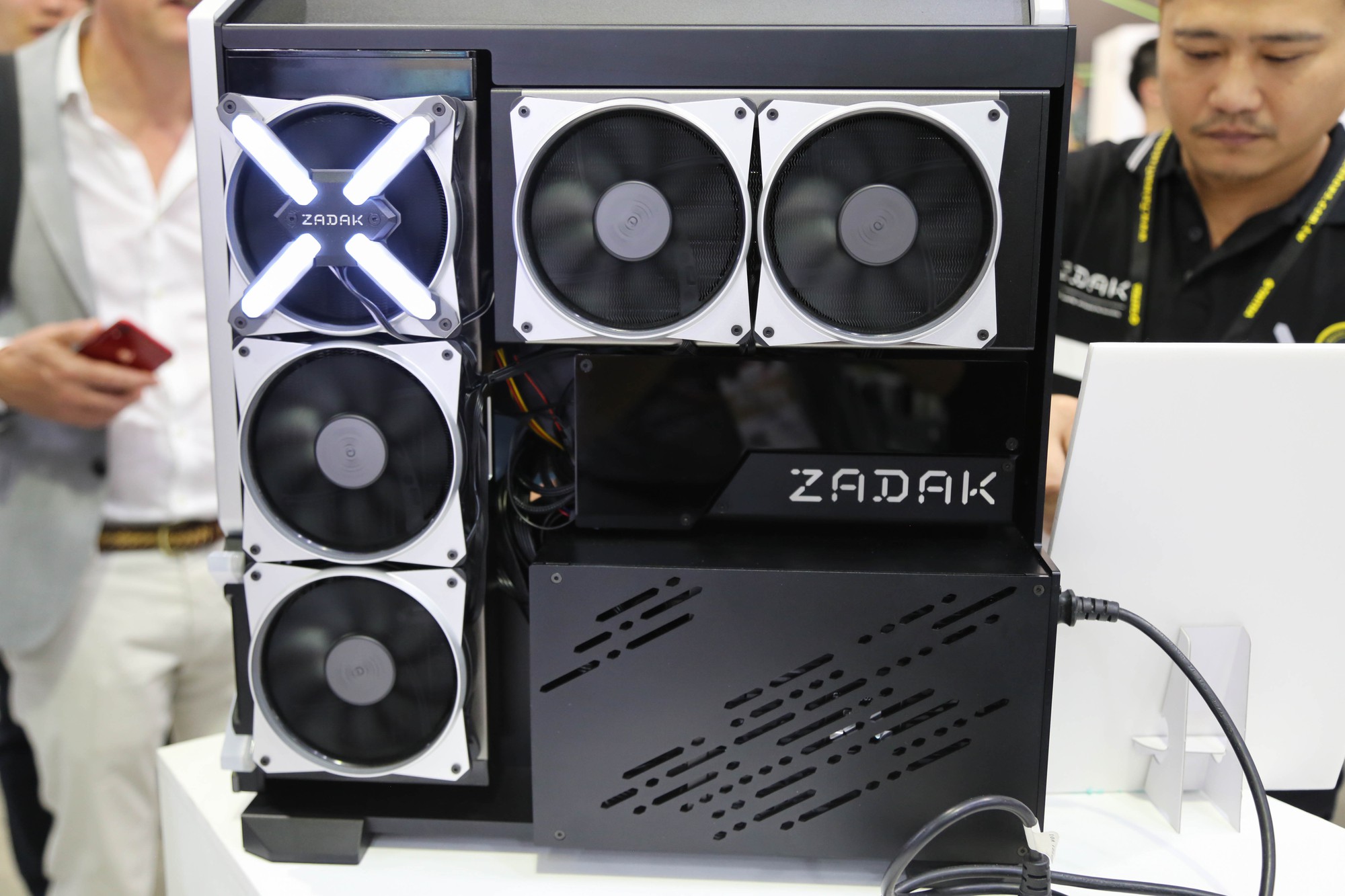 Zadak nổi bật giữa Computex với những bộ PC nhỏ bé đẹp tuyệt mỹ, mỗi ...