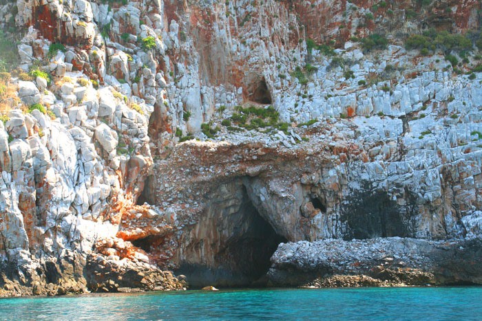 Phát hiện hóa thạch của nhóm người tiền sử đầu tiên rời khỏi Châu Phi