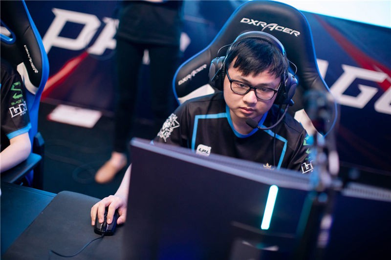 LMHT: Bạn gái đăng status đầy ẩn ý, ám chỉ SofM sẽ tiếp tục gắn bó với ...