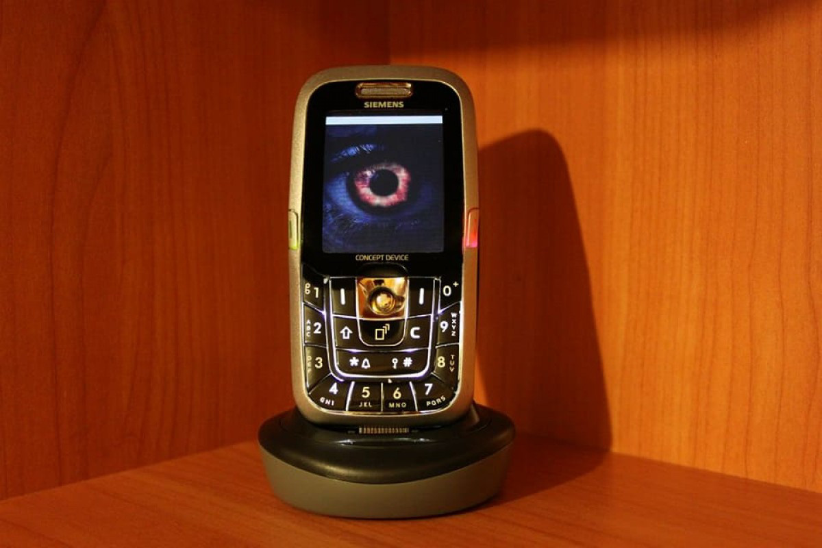 Nhìn lại Siemens SX1: Bỏ xa OnePlus 16 năm trong "cuộc đua McLaren"