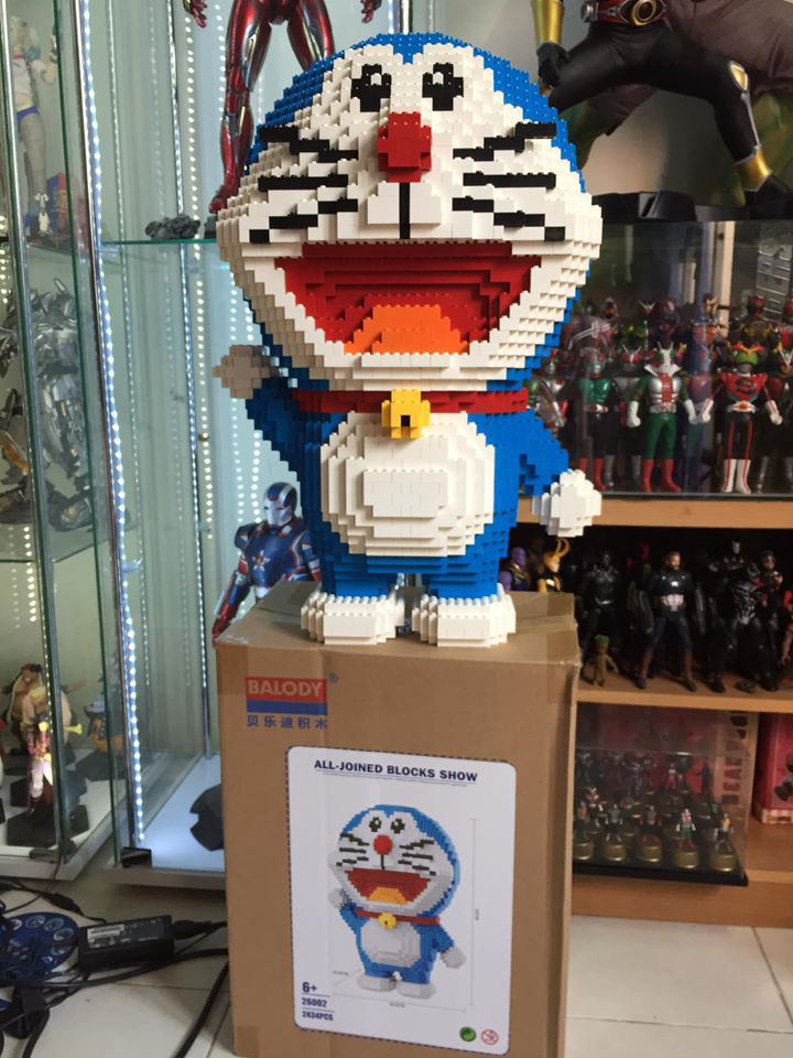 Thanh niên hì hục cả tuần lắp mô hình 4.500 miếng Lego hình Doraemon ...
