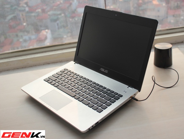 "Đập hộp" N46VM - laptop đa phương tiện cấu hình "khủng" tại Việt Nam