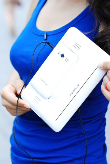 TransPhone: Điện thoại biến hình tầm trung