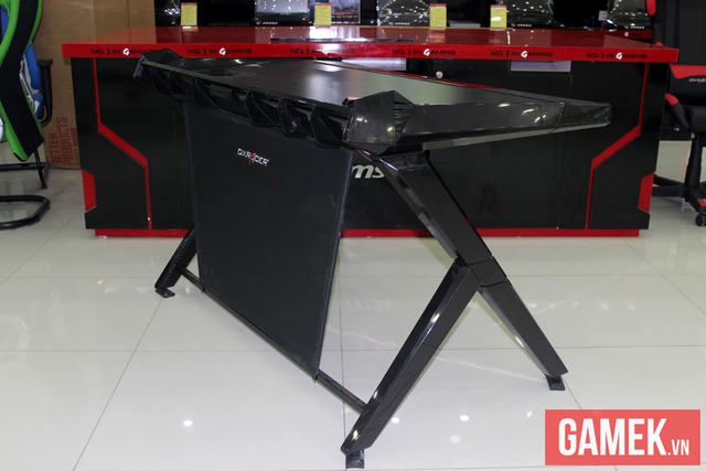 Bàn chơi game chuyên nghiệp xuất hiện tại Việt Nam