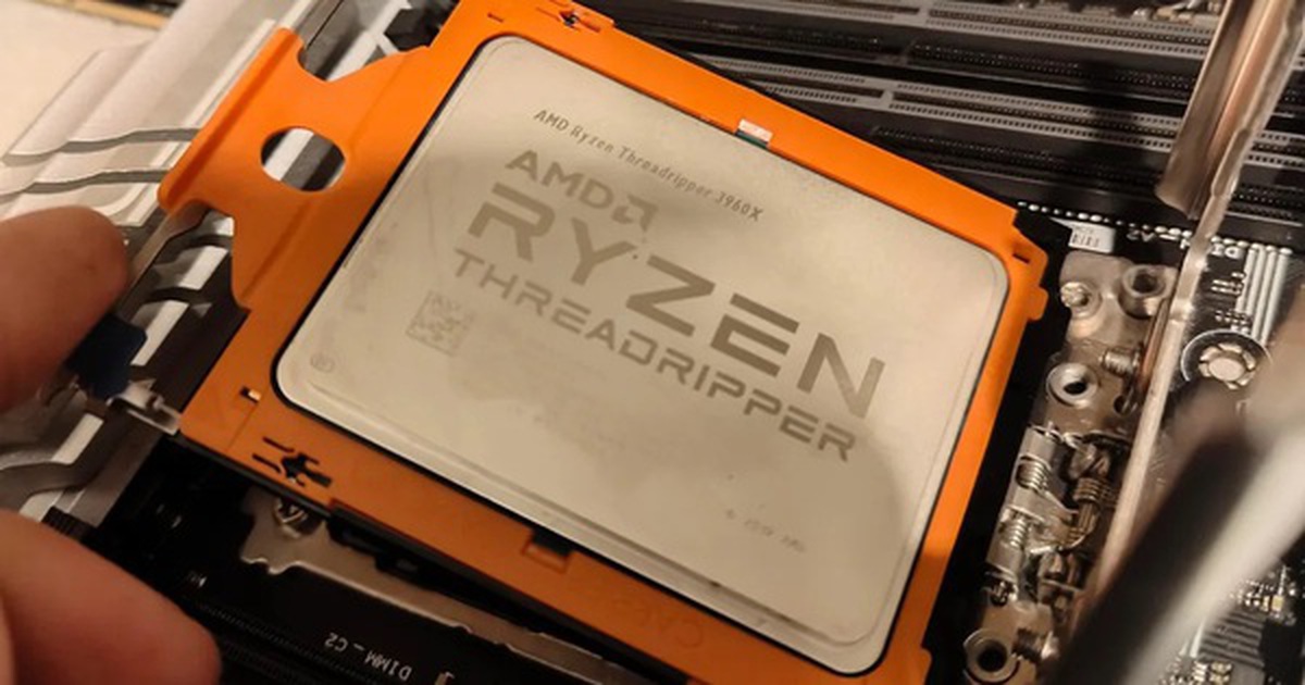 Lái xe rác tìm thấy PC "khủng" với chip Threadripper 32 nhân, card RTX ...