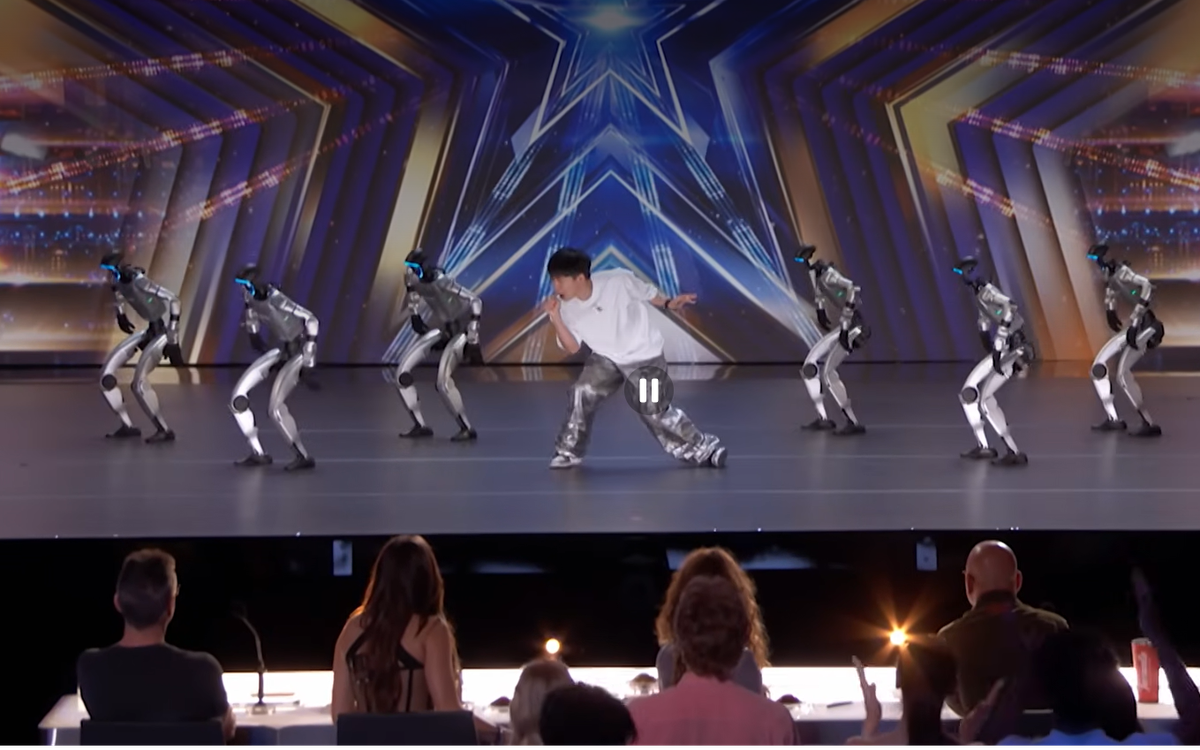 Robot hình người nhảy nhạc Lady Gaga trên sân khấu America’s Got Talent ...