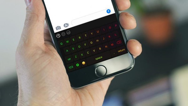 Dùng thử Chroma Keyboard, mang kiểu bàn phím LED RGB của Razer lên iPhone