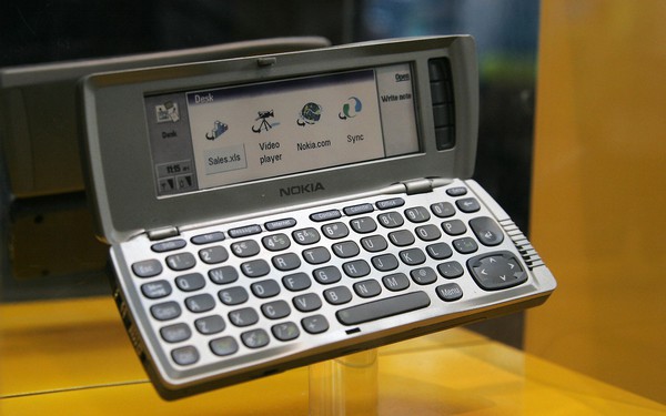 Nhìn lại Nokia 9210 Communicator: Chiếc điện thoại trong mơ của những ...