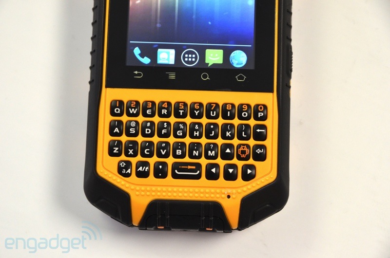 Runbo X: Smartphone Android siêu bền, giá "mềm"