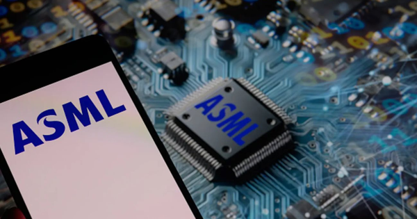 Để lộ báo cáo, ASML bốc hơi hơn 50 tỷ USD vốn hóa, cổ phiếu xuống thấp nhất 26 năm, dìm ngập thị ...