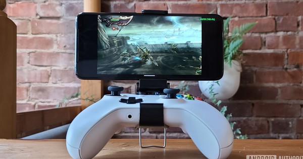 Ngày xưa không có tiền mua máy chơi game cầm tay PSP? Giờ đây iPhone ...
