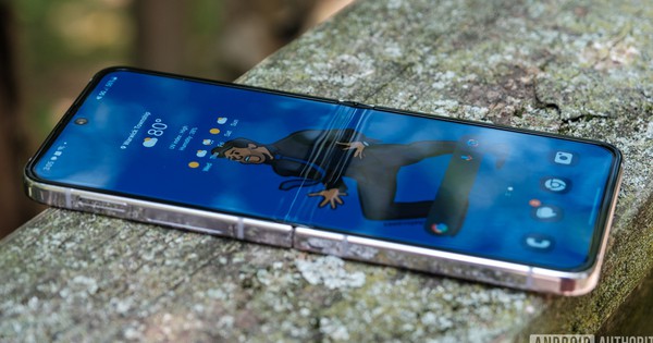 Galaxy Z Flip 6: Bước đột phá về độ bền màn hình gập