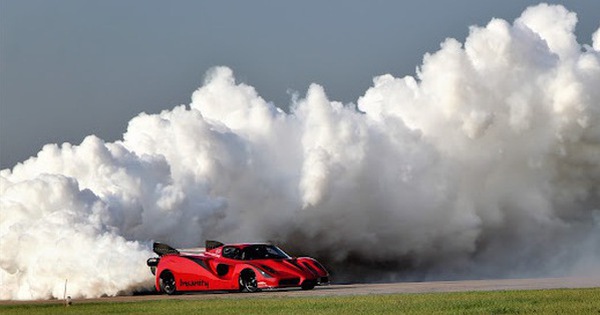 Insanity Jet Car: Chiếc xe được trang bị động cơ phản lực của Rolls ...