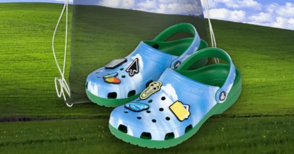 Tri ân người dùng hoài cổ, Microsoft mở bán đôi Crocs phiên bản Windows ...