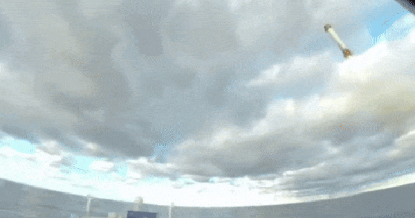 Tiếp sau SpaceX, công ty tên lửa của tỷ phú Jeff Bezos trở thành hãng ...