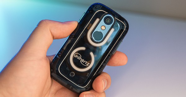 Điện thoại màn hình chỉ 3 inch, pin 2000mAh, chạy Android 13, camera đơn, giá hơn 6 triệu vẫn có ...