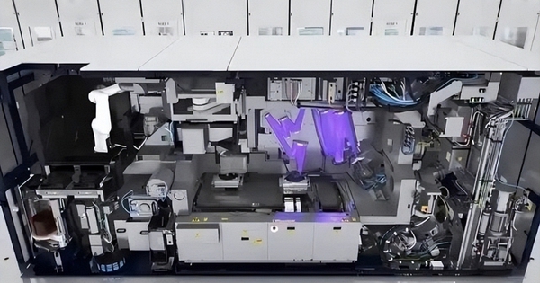 Sếp lớn của ASML tuyên bố: Trung Quốc đang tiến bộ theo cách mà chúng ...