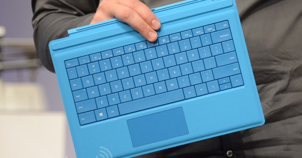 Bàn phím Type Cover, Dock 4K và bút cảm ứng, những phụ kiện làm nên sức ...