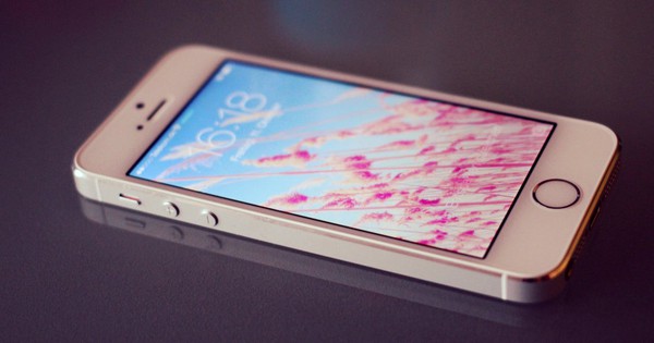 9+1 điều cần biết về chiếc iPhone SE màn hình 4 inch vạn người mê