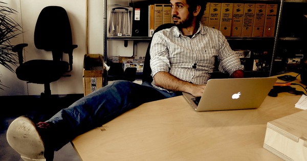 Mặt trái cuộc sống của các coder: về muộn, đầy áp lực, lương chỉ đủ chi ...